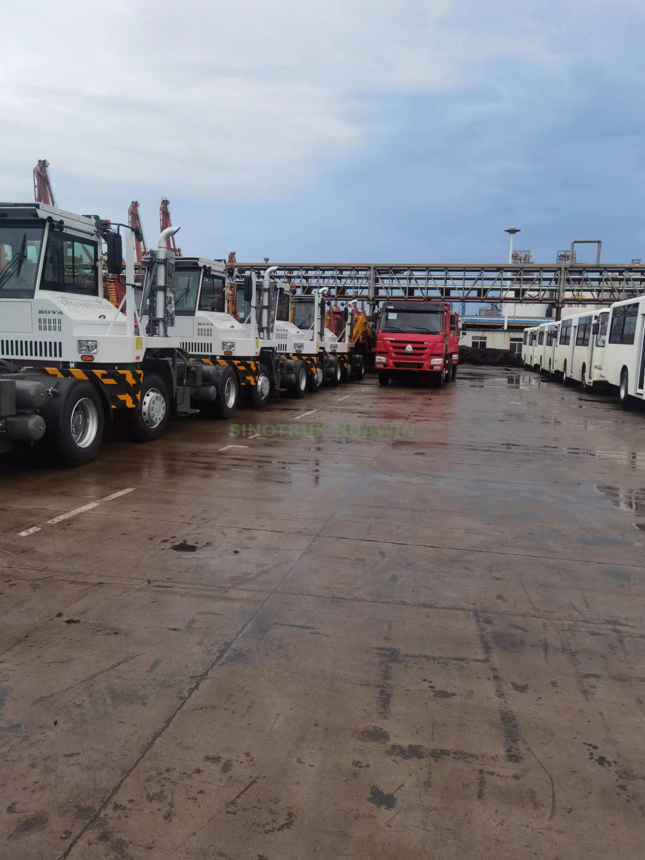 SINOTRUK Electric dock tractor truck